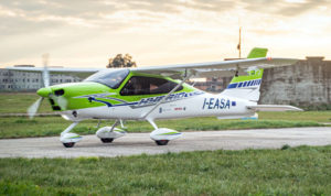 Vuela el avión híbrido Tecnam P2010 H3PS con la colaboración de Rolls ...
